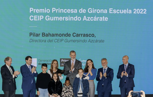 Los reyes de España visitaron el CEIP Gumersindo de Azcárate de Armunia ...